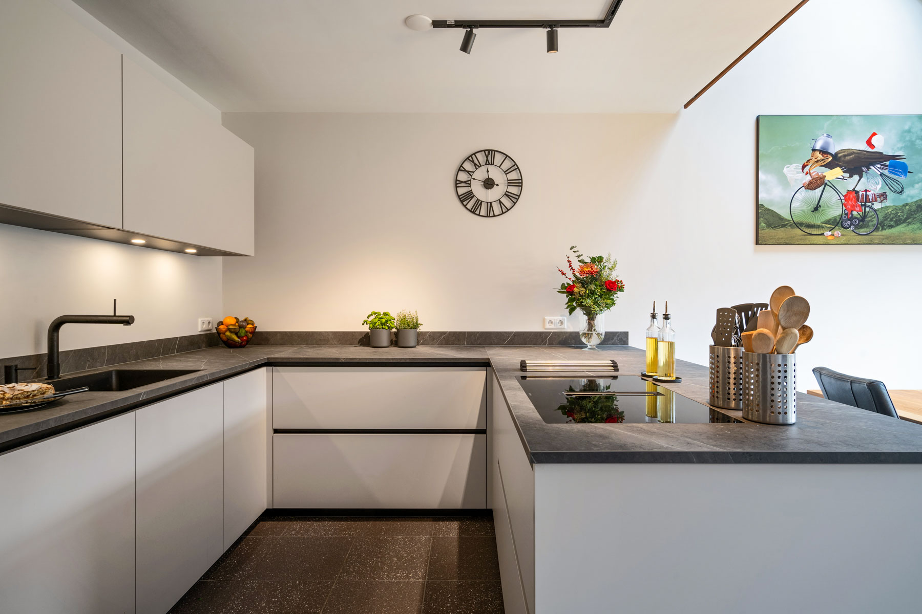 Strakke lichte keuken | Keukenstudio van den Bijtel